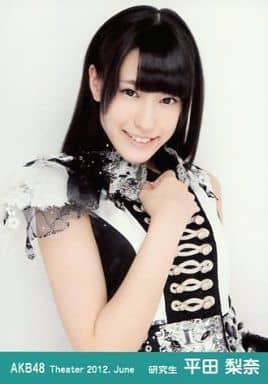 Official photo (AKB48, SKE48) / idol / AKB48 Rina Hirata / Upper Body / Right Hand Fist ...