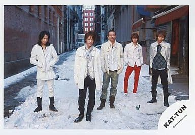 Official photo (Johnny's) / idol / KAT-TUN KAT-TUN/5 people / Horizontal / Between buildings ...