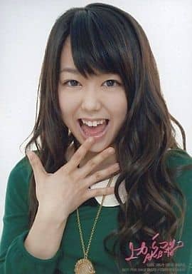 Minami Minegishi / Bust Up / Right Hand / Under Face / Green Knit / White Collar / Watch ...