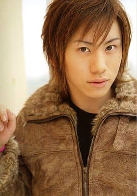 Official photo (male) / actor Takuya (Akutagawa Jirō) / Brown Jacket ...