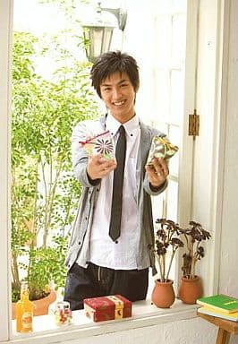 Yusuke Arai / Above the Knee / Gray Jacket / Pink Shirt / Black Necktie / Both Hands Present Box ...