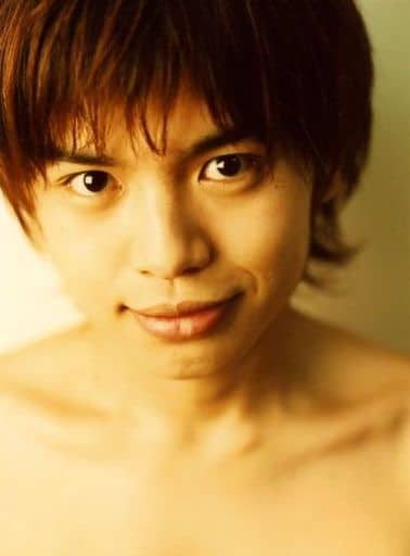 Official photo (male) / actor Ichitaro (Eiji Kikumaru) / Bust Up / Upper Body Nude / Camera Eye ...