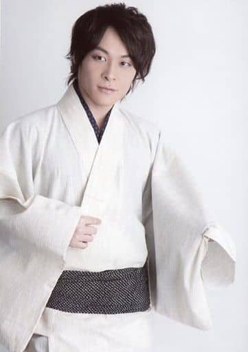 Official photo (male) / actor Yuki Fujiwara / Upper Body, Kimono White ...