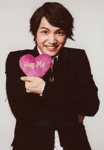 Official photo (male) / actor Hiroki Miura / Upper Body / Costume Black / Arms Crossed / Left ...