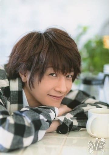 Official photo (male) / actor Hiroki Suzuki / Bust Up / Right Facing / Stomach Down / Black ...