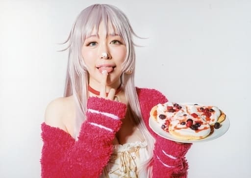 Official photo (female) / actress Konona Shiba (cat) / horizontal type ...