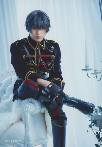 Official photo (male) / actor TAKENAKA RYOUHEI (Uzuki SHIN) / ABOVE THE KNEES, SITTING DOWN ...