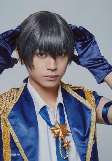 Official photo (male) / actor Ryohei TAKENAKA (Uzuki Shin) / Upper-body, Blue Costume, Double ...
