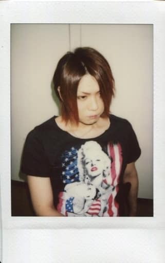 DIV / Satoshi / Upper body / Costume Black, Red, White, Blue, Star Pattern, T-Shirt, Eye Right ...