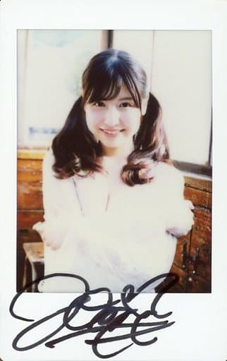 Official photo (female) / Gravure idol ☆ Momo Sakura / Upper Body / Costume White / Arm-Hugging ...