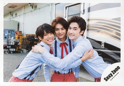 SeXyzone / Group (3 people) / Horizontal ・ Upper body ・ Costume ・ Light blue ・ Pink ・ Center ...