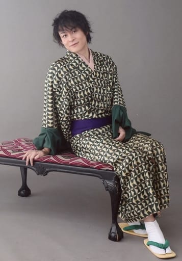 Yuki Fujiwara (Byobu Nozoki) / Whole Body / Sitting / Costume Green ...