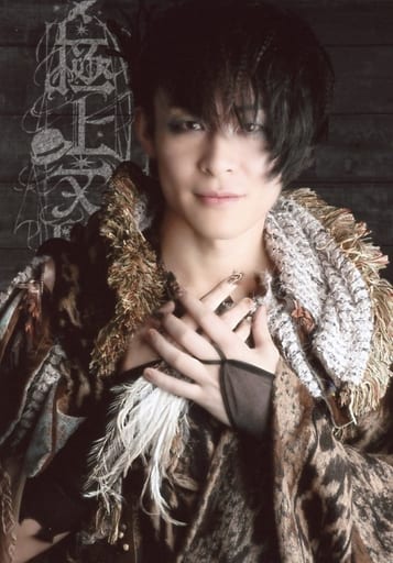 Yuki Fujiwara / Upper Body / Costume Brown / Black / Both Hands Breast ...