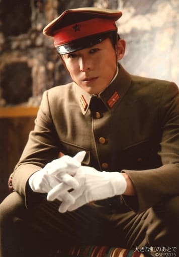 Official photo (male) / actor Moriyama Eiji / Above the Knees, Grey Costume, Hat, Sitting ...