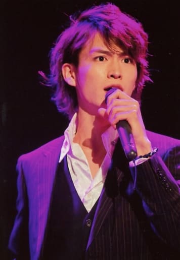 Official photo (male) / actor Ryo Matsuda (Brock) / Live Photo / Bust Up / Costume Black and ...