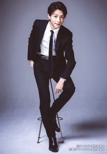 Official photo (male) / actor Hiroki Suzuki (Haruto KUIZUMI) / Whole-body, Suit, Chair Sitting ...