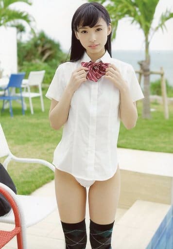 Official photo (female) / Gravure idol Seina Tsurumaki / Above Knee / White Costume / White ...