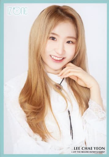 Official photo (female) / idol / IZ*ONE IZ*ONE / Lee Chae-young / Bust ...