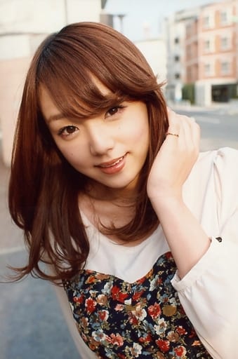 Official photo (female) / idol / AeLL. AeLL. / Ai Shinozaki / Bust Up / Costume White / Black ...