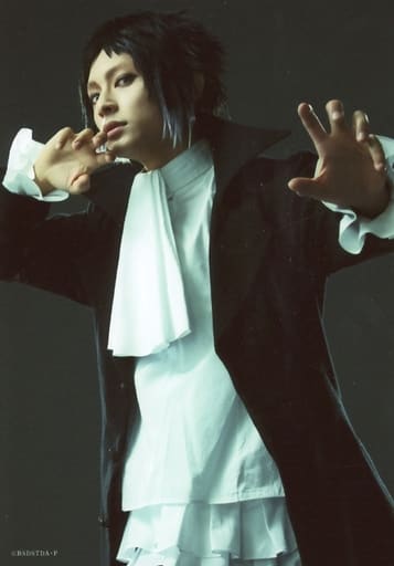 Shohei Hashimoto (Ryunosuke Akutagawa) / Knee-up / Left-facing / Both ...