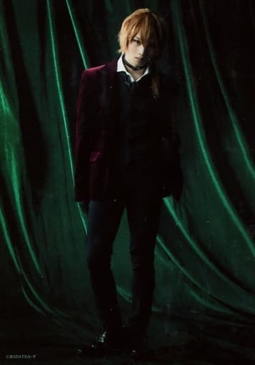 Keisuke Ueda (Chuya Nakahara) / Whole body, Under both hands, Right ...