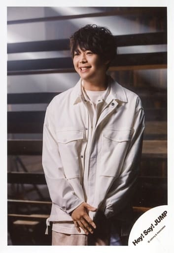 Hey!Say!JUMP/有冈大贵/上半身·服装白色·向左·看牙/Hey!Say!JUMP单曲 MV&Jacques拍摄特写/官方生写真 ...