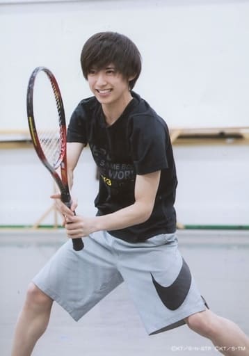 駿河屋 - 阿久津仁愛(越前リョーマ)/膝上・衣装黒・グレー・両手ラケット・稽古場ショット/ミュージカル『テニスの王子様』3rdシーズン 青学 ...