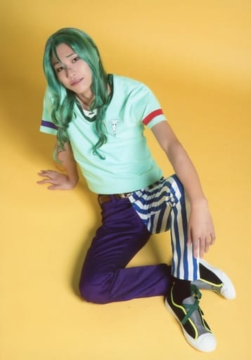 Rui YANAGAWA (Yusuke Makijima) / Body, Sitting, Background Yellow ...