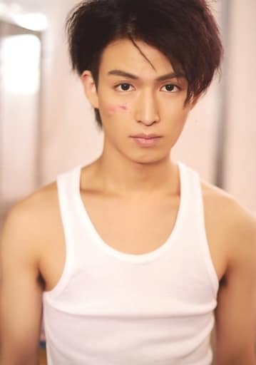 Official photo (male) / actor Ryo Matsuda (Ryo Harada no suke) / Upper body / White dress / Both ...