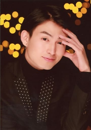 Ryo Matsuda / Bust Up / Costume Black / Polka Dot / Left Hand Amount / Light Orange / Background ...