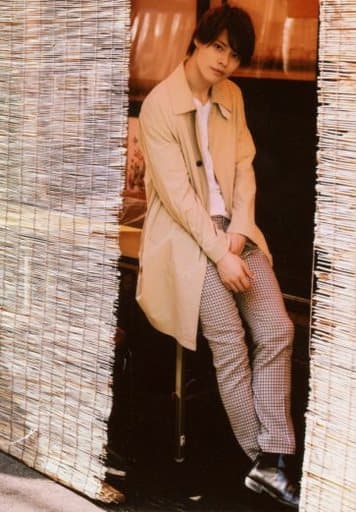 Yuya UNO / Body, Sitting, Costume Beige / Gray / Both Hands Down / Foot ...