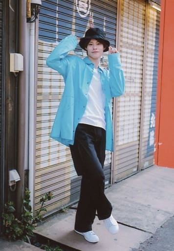 Yuya Uno / Whole Body / Costume Light Blue / White / Black / Both Hands ...