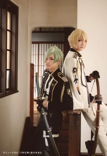 Official photo (male) / actor Hiroki Miura (Higekiri), Akira Takano (Hizamaru) / Whole body (cut ...