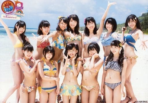 駿河屋 - 虹のコンキスタドール/集合(12人)/横型・膝上・背景海/CD「キミは無邪気な夏の女王～This Summer Girl Is an Innocent Mistress～/じゃんぷ ...