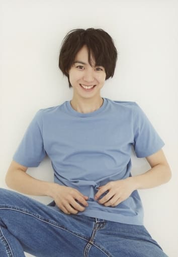 Official photo (male) / actor Yuki Ogoe / Above the Knees, Sitting ...