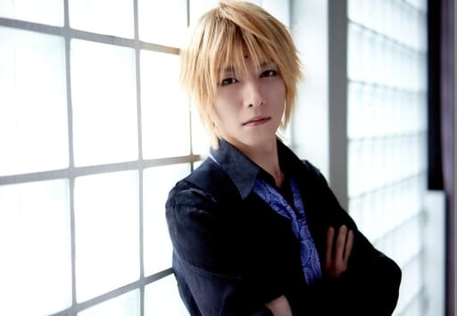 Official photo (male) / actor Hiroki Suzuki (Genshousanzou) / Yokogata / Bust-up / Best Black ...