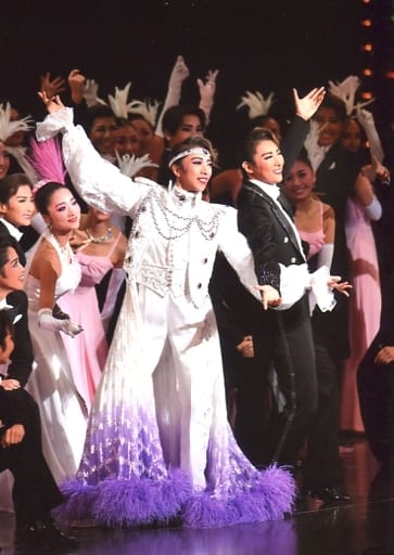 Official photo (female) / Takarazuka Revue (moon group) / actress Takarazuka Revue (Moon Group ...