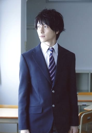 Official photo (male) / actor Hiroki Suzuki / Upper Body / Costume Uniform / Black / White ...