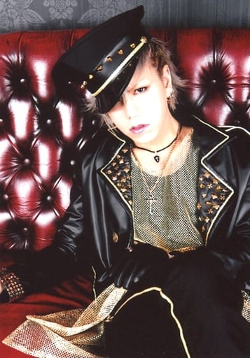 Official photo (male) / visual kei band / EVE EVE / Takesho / Above the ...