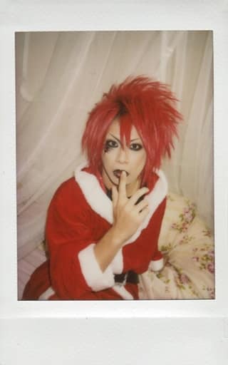 Kiryu / Sanki Sakai / upper body / sitting / costume red / white ...