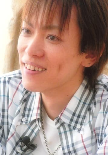 Toshiyuki Kusuda / Bust Up / Left Side / Costume White / Black / Red ...