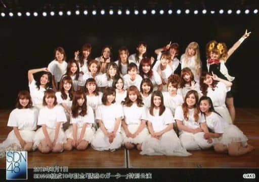 駿河屋 - SDN48/集合/横型・2019年8月1日 SDN48結成10年記念「誘惑のガーター」特別公演/AKB48劇場公演記念集合生写真（女性生写真）