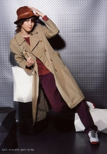 Masato Saki (Oshima Osamu) / Whole Body / Sitting / Background Silver ...