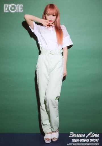 IZ*ONE / Kim Chae-won / Body & Background Green / IZ*ONE "Buenos Aires ...