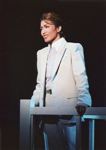 Takarazuka Revue (Hoshigumi) / Kei Aran / Live Photo / Upper Body / Costume White Purple ...