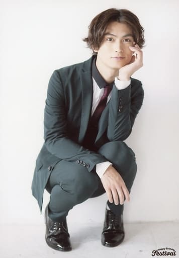 Ryo Matsuda / Whole Body / Squatting / Green Costume / Suit / Left Hand ...