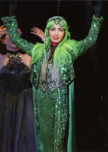 Takarazuka Revue (Star Group) / Kei Aran / Live Photo / Above Knee ...