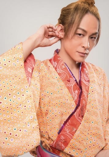 Official photo (male) / actor Yuki Fujiwara (Kitahachi) / Upper Body ...