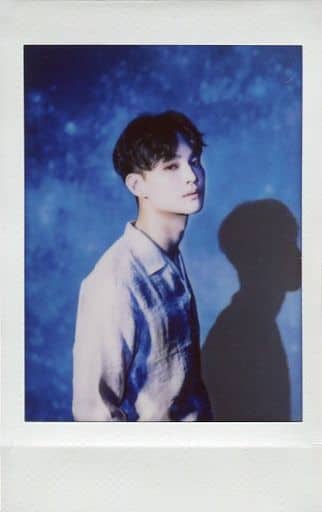 GOT7/JB (J-B) / upper body, right side, background blue / CD "LOVE LOOP" first production ...