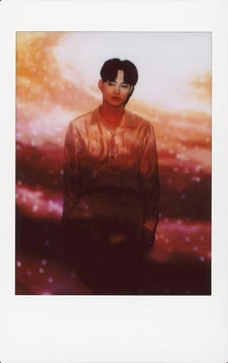 Official photo (Male) / idol / GOT7 GOT7/JB (J-B) / Above-the-knee, Left Eye, Background Orange ...